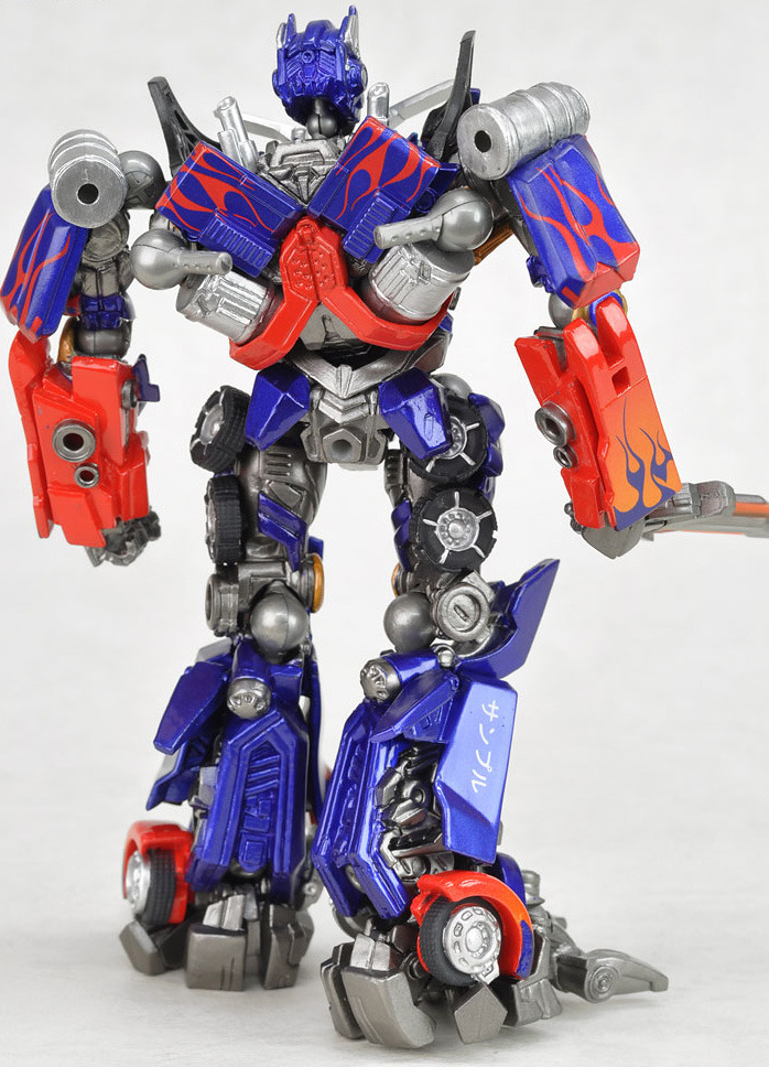 Revoltech Optimus Prime Action Figure (Jet Wing Equipped) | at Mighty ...