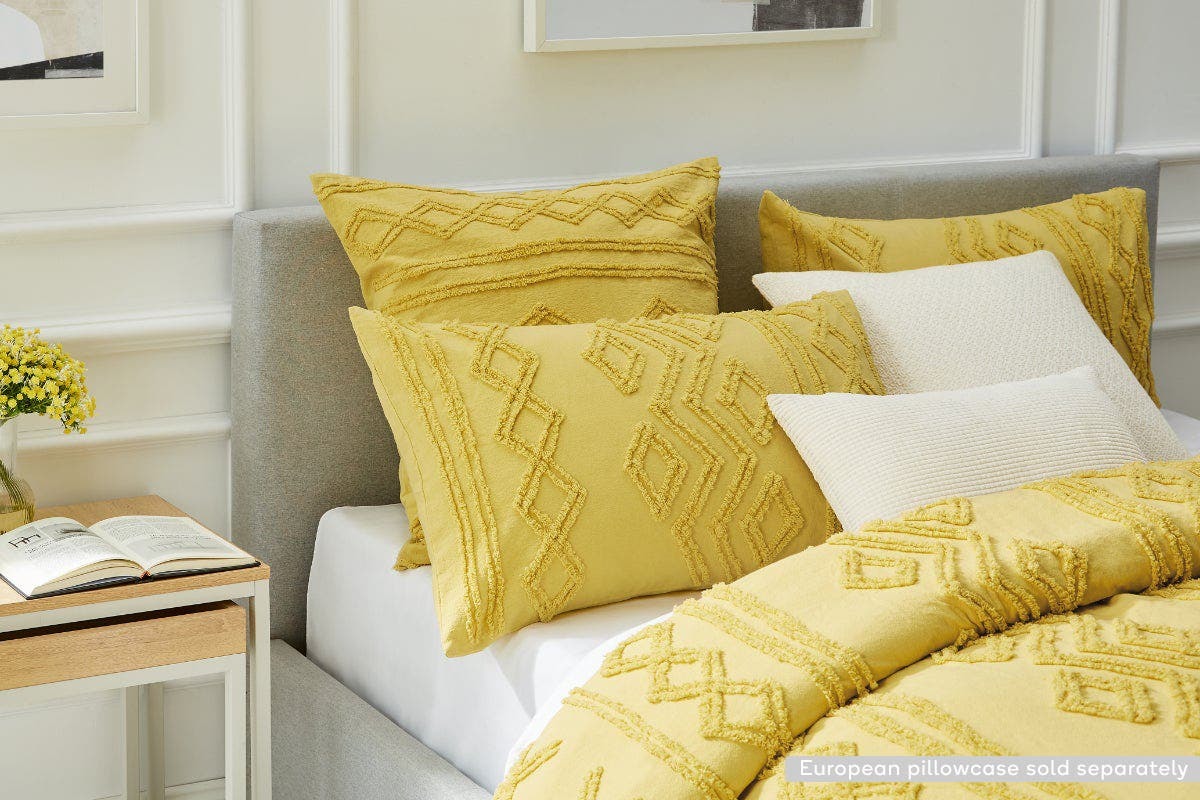 Trafalgar Leander Tufted Quilt Cover Set (Super King, Honeysuckle) | at ...