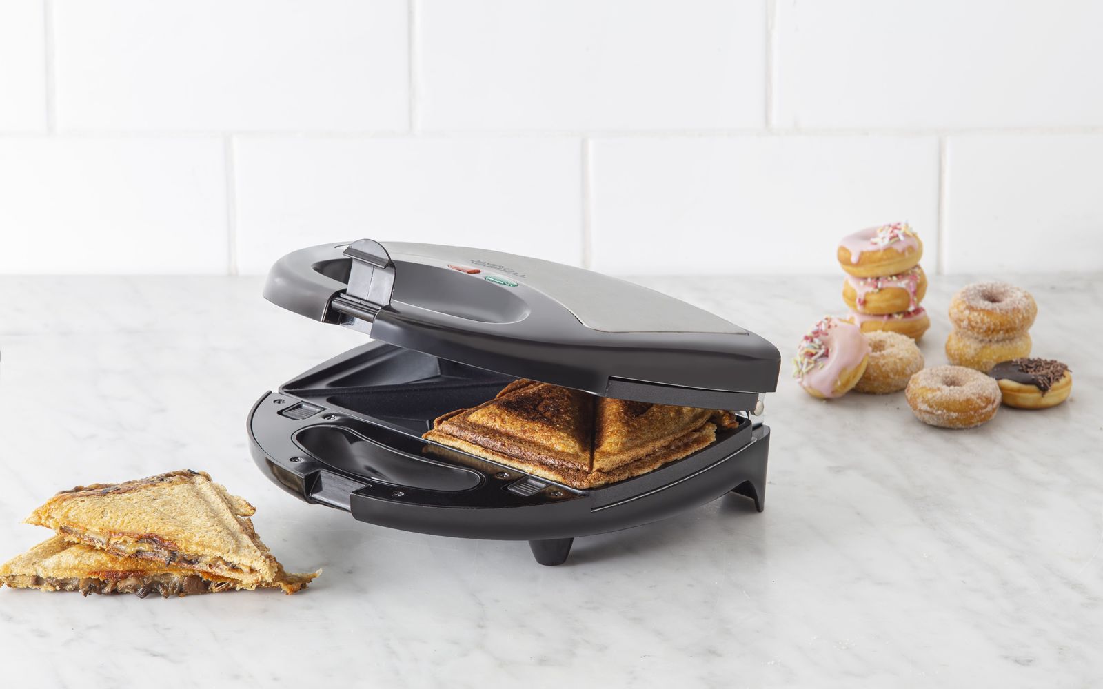 Davis & Waddell: 2 in 1 Electric Non-Stick Jaffle & Donut Maker | at ...