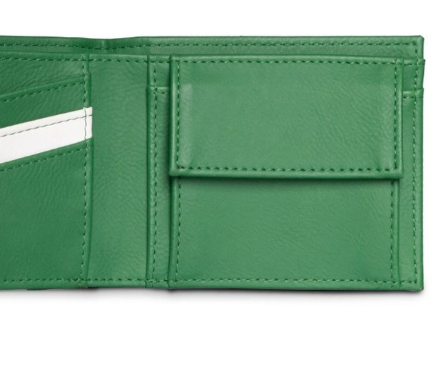 Difuzed: Pokemon - Bulbasaur Bifold Wallet | at Mighty Ape NZ