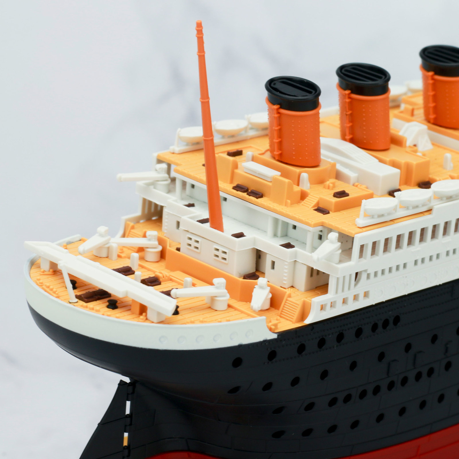 Titanic (Seal & Iceberg Scene) - Model Kit | at Mighty Ape NZ