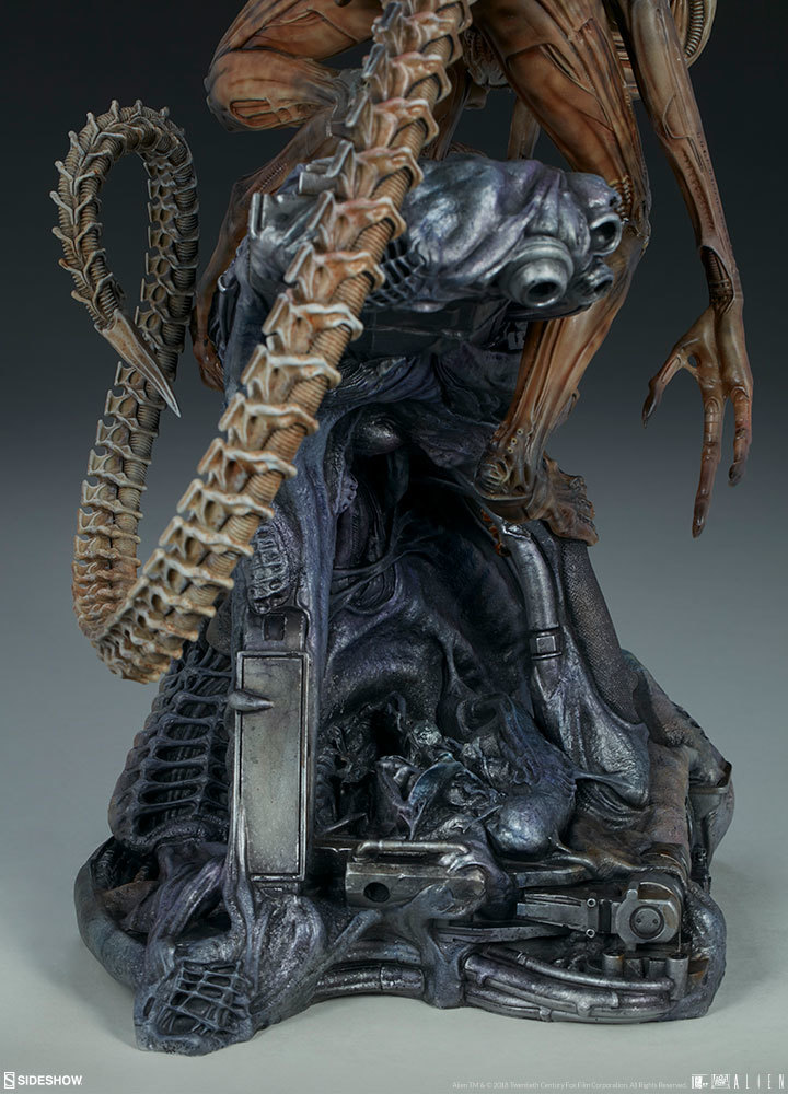 Xenomorph Warrior - 18" Maquette Statue | at Mighty Ape NZ