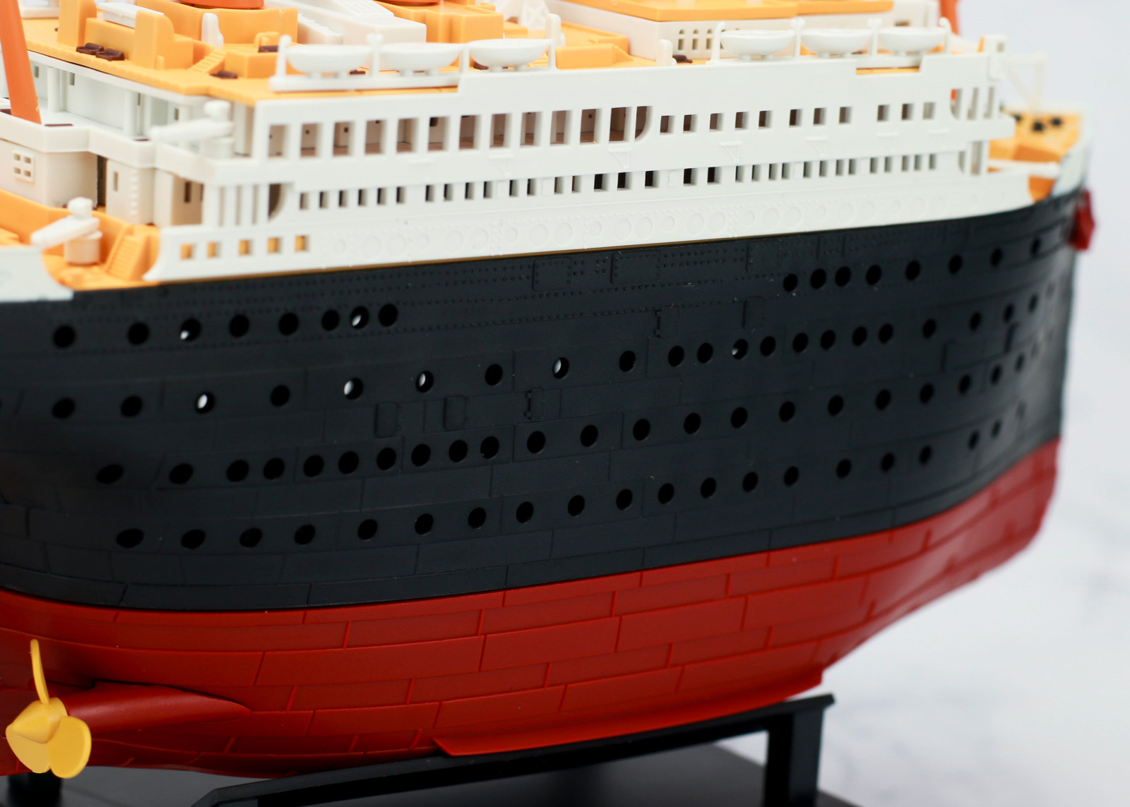 Titanic (Seal & Iceberg Scene) - Model Kit | at Mighty Ape NZ