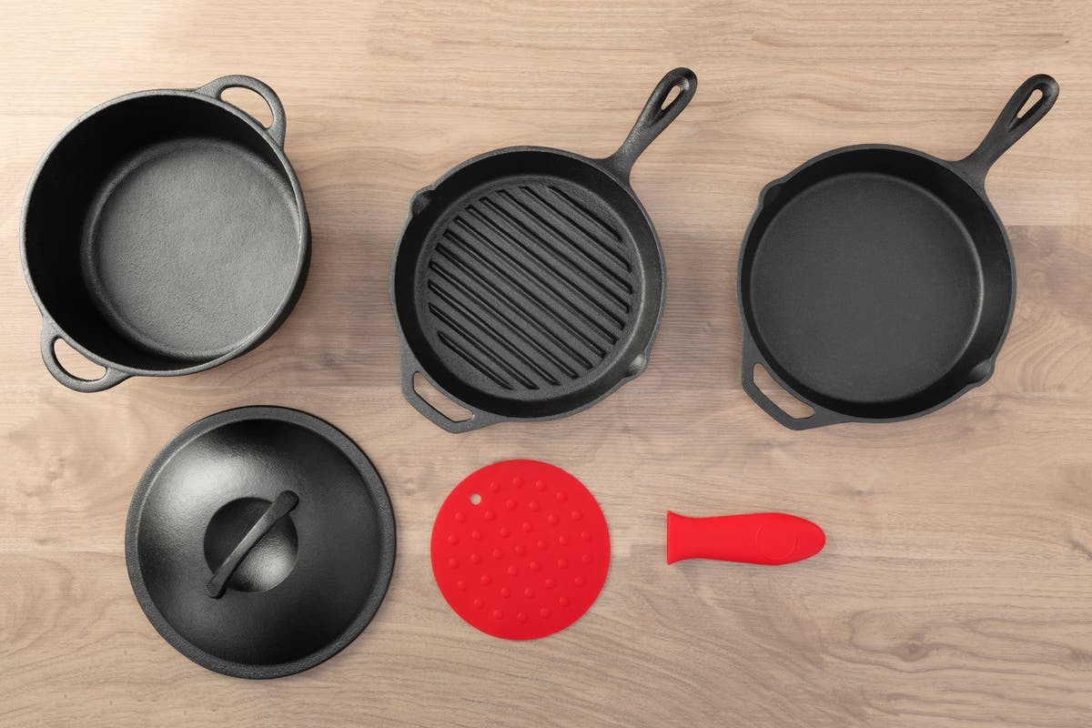 Ovela: Pre-Seasoned Cast Iron Set | at Mighty Ape NZ