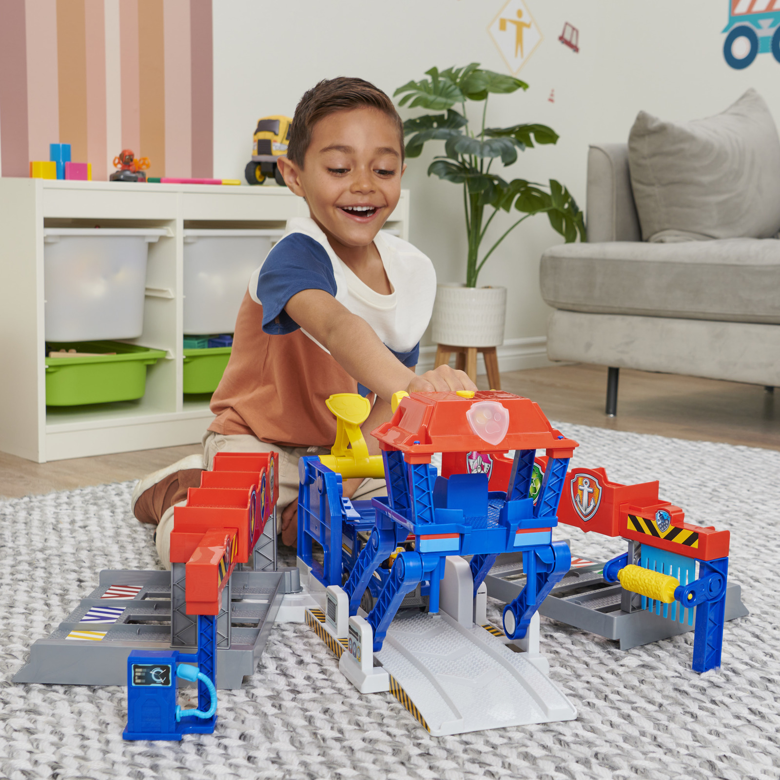 Paw Patrol: Big Truck Pups - Truck Stop HQ Transforming Playset Images ...