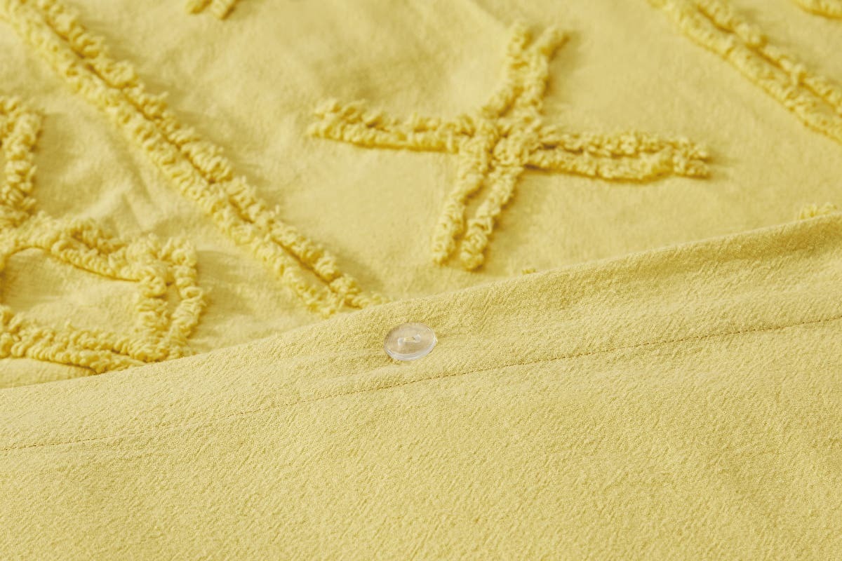 Trafalgar Leander Tufted Quilt Cover Set (Super King, Honeysuckle) | at ...