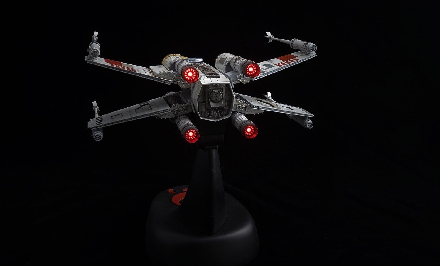 1/48 X-Wing Starfighter (Moving Edition) - Model Kit | at Mighty Ape ...