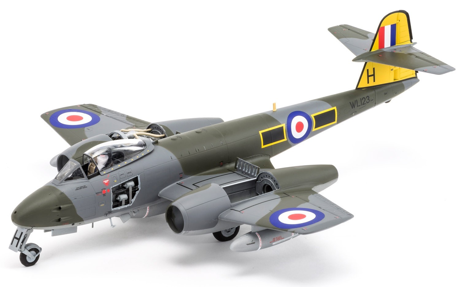 1:48 Gloster Meteor F8 - Model Kit | at Mighty Ape NZ