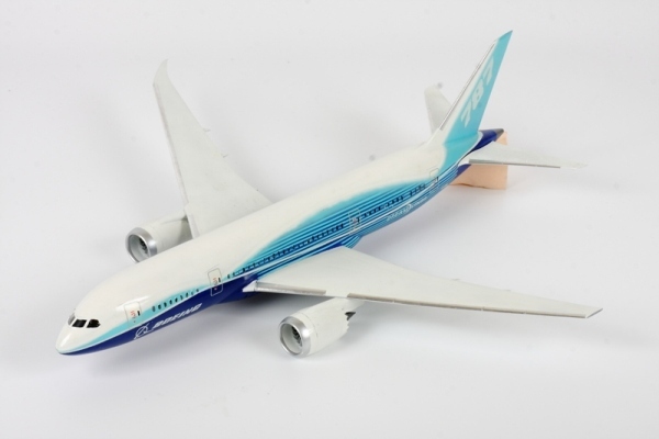 Zvezda: 1/144 Boeing 787 Dreamliner Model Kit | at Mighty Ape Australia