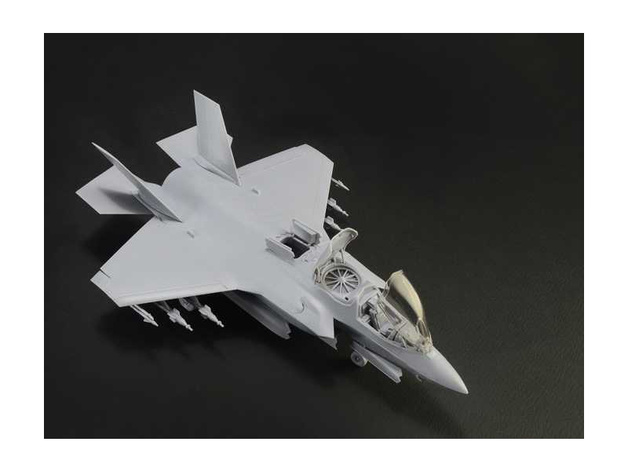 1/72 Locheed F-35 B Lightning II STOVL - Model Kit | at Mighty Ape NZ