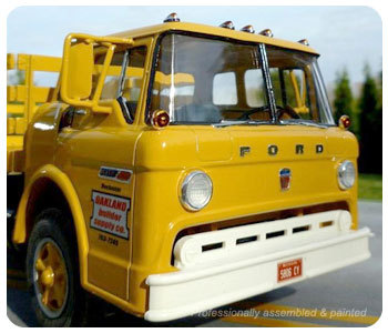 AMT Ford C-600 Stake Truck 1/25 Model Kit Images at Mighty Ape NZ