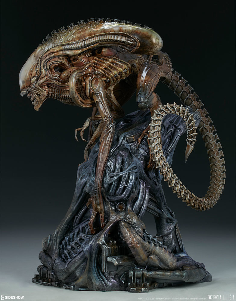 Xenomorph Warrior - 18" Maquette Statue | at Mighty Ape NZ